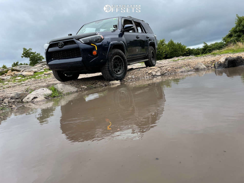 2015 Toyota 4Runner with 17x8.5 Method Mr305 and 31/10.5R17 Falken ...