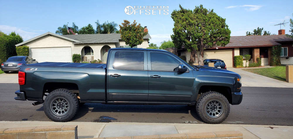 2018 Chevrolet Silverado 1500 with 17x8.5 Method Mr703 and 295/11.5R17 ...