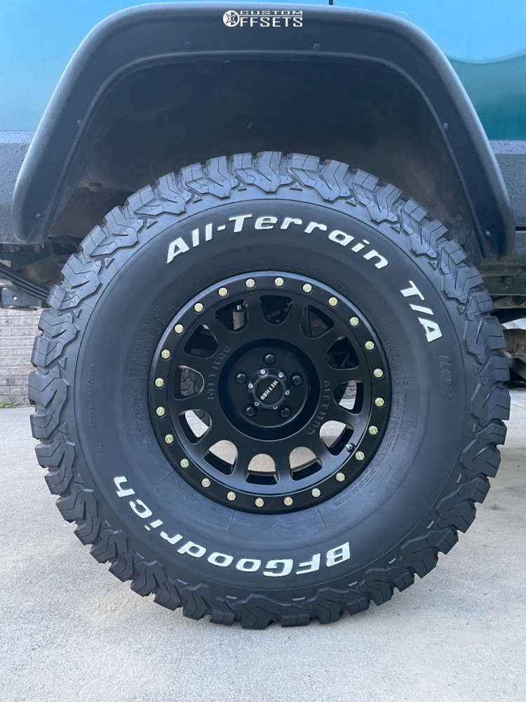 1996 Jeep Cherokee with 16x8 0 Method Mr305 and 35/12.5R16 BFGoodrich ...