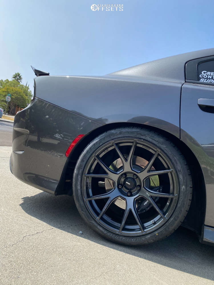 2018 Dodge Charger with 20x9.5 18 Konig Ampliform and 275/40R20 Federal ...