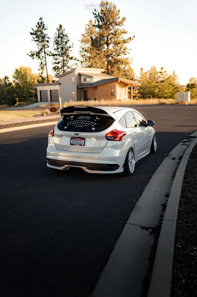 2018 Ford Focus with 18x9.5 22 ESR Cs15 and 215/40R18 Achilles Atr ...