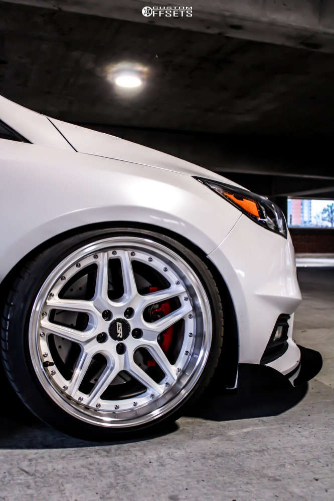 2018 Ford Focus with 18x9.5 22 ESR Cs15 and 215/40R18 Achilles Atr ...