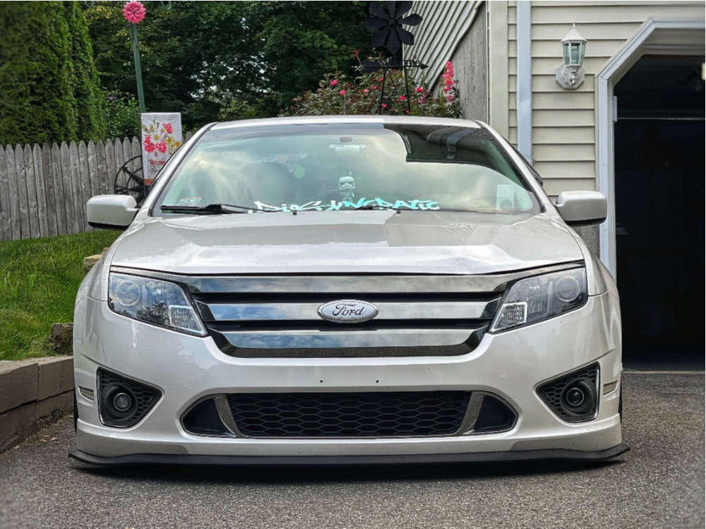 2012 Ford Fusion with 18x9.5 22 Aodhan Ds02 and 225/45R18 Doral Doral ...