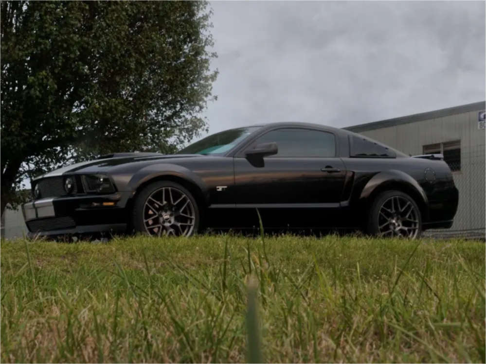 2007 Ford Mustang with 20x9.5 33 RTR Tech 7 and 255/35R20 Nitto Motivo ...