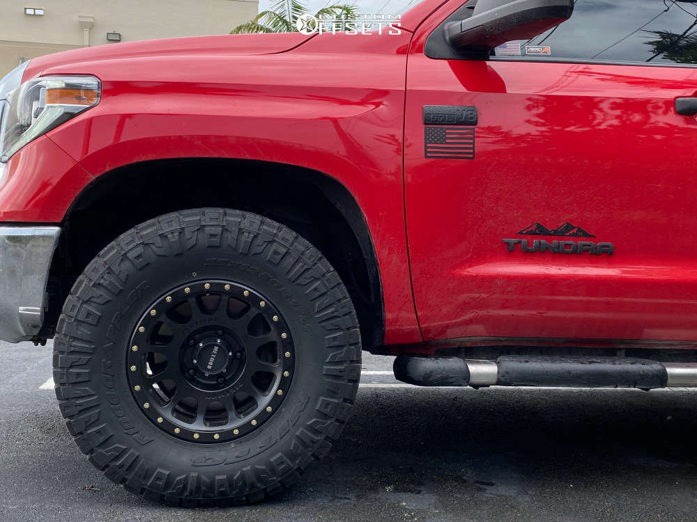 2016 Toyota Tundra with 17x8.5 0 Method Mr305 and 35/12.5R17 Nitto ...