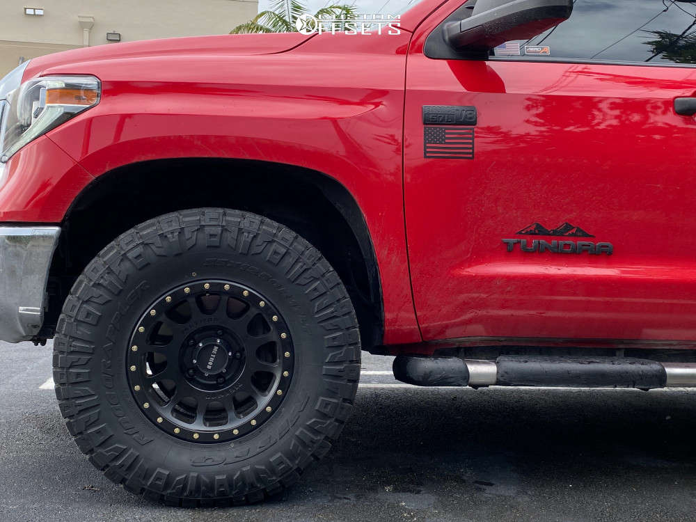2016 Toyota Tundra with 17x8.5 0 Method Mr305 and 35/12.5R17 Nitto ...