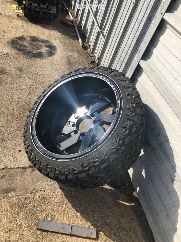 2004 Ford E-250 Super Duty with 22x12 -44 Fuel Turbo and 37/13.5R22 ...