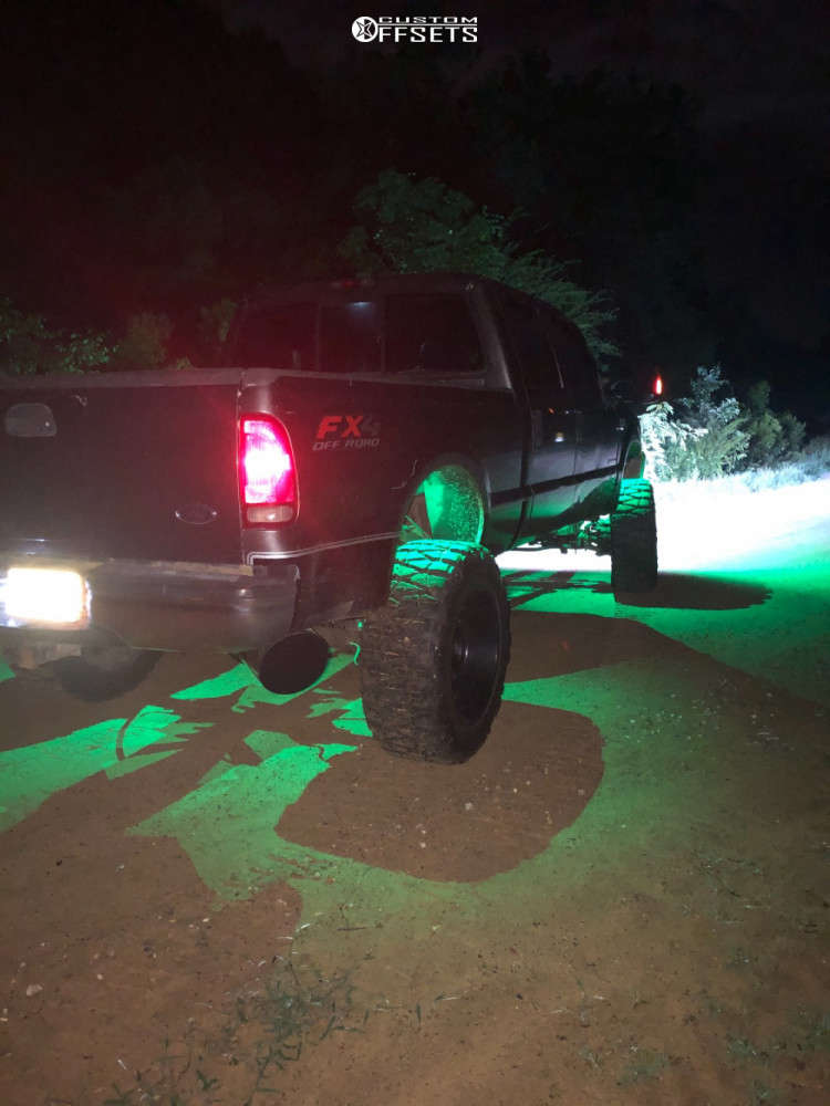 2004 Ford E-250 Super Duty with 22x12 -44 Fuel Turbo and 37/13.5R22 ...