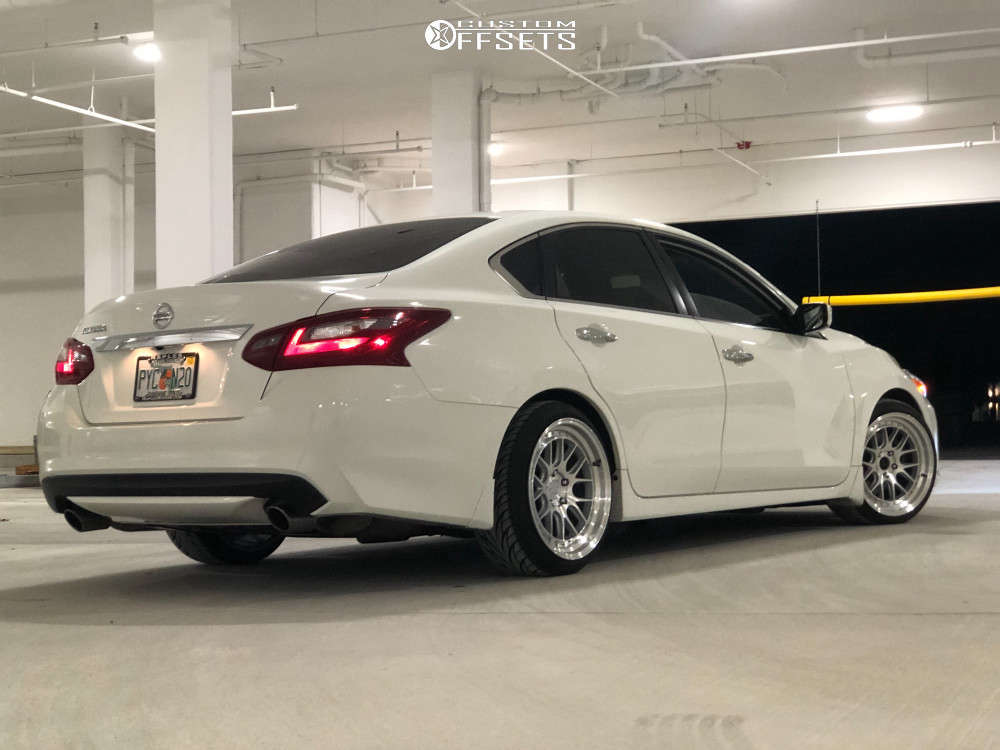 2018 Nissan Altima with 18x9.5 30 Aodhan DS06 and 215/40R18 Federal ...