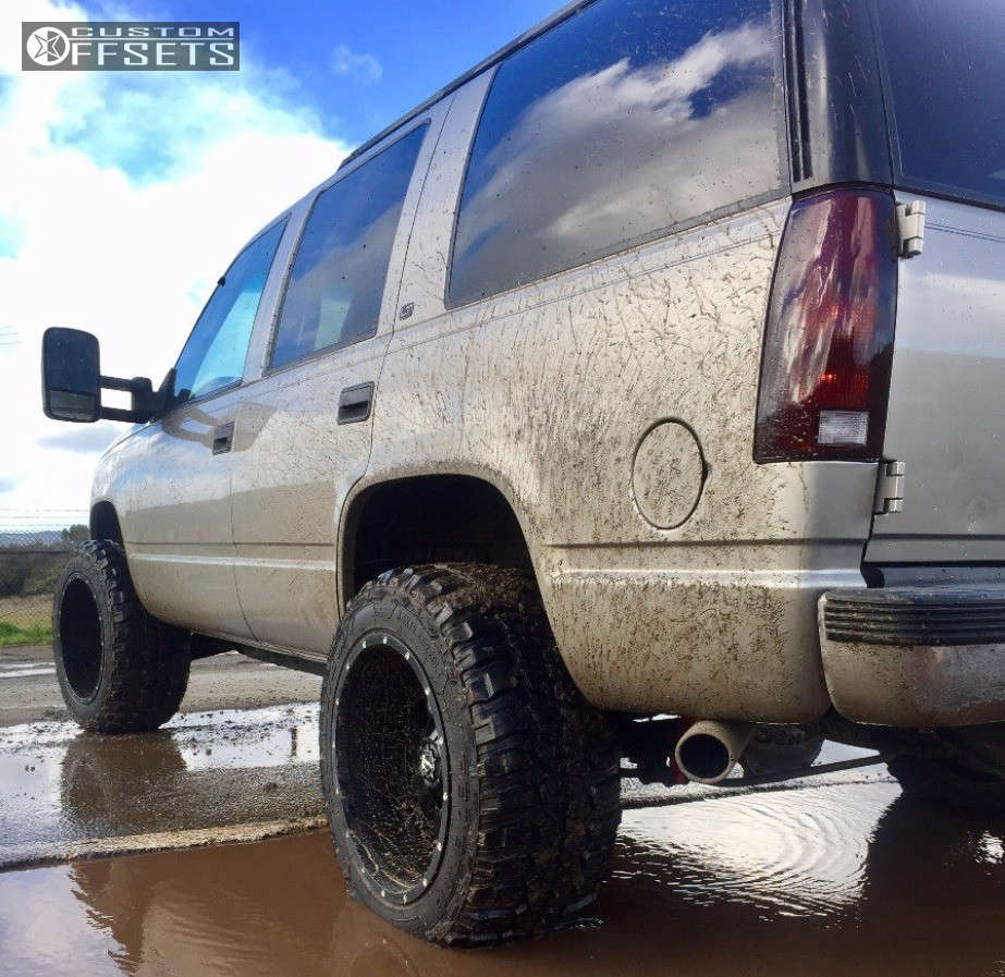 1999 Chevrolet Tahoe with 20x12 -44 TIS 535B and 33/12.5R20 Federal ...