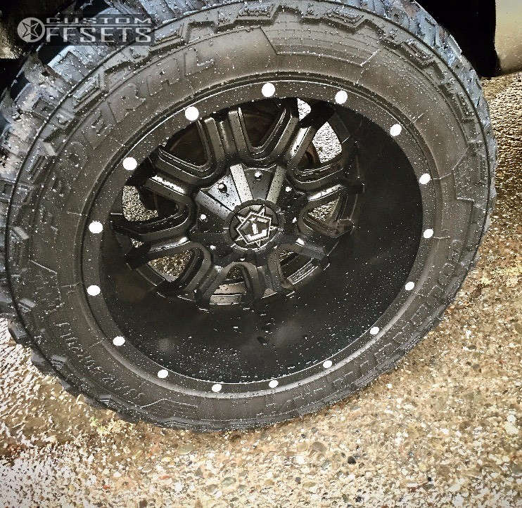 1999 Chevrolet Tahoe with 20x12 -44 TIS 535B and 33/12.5R20 Federal ...