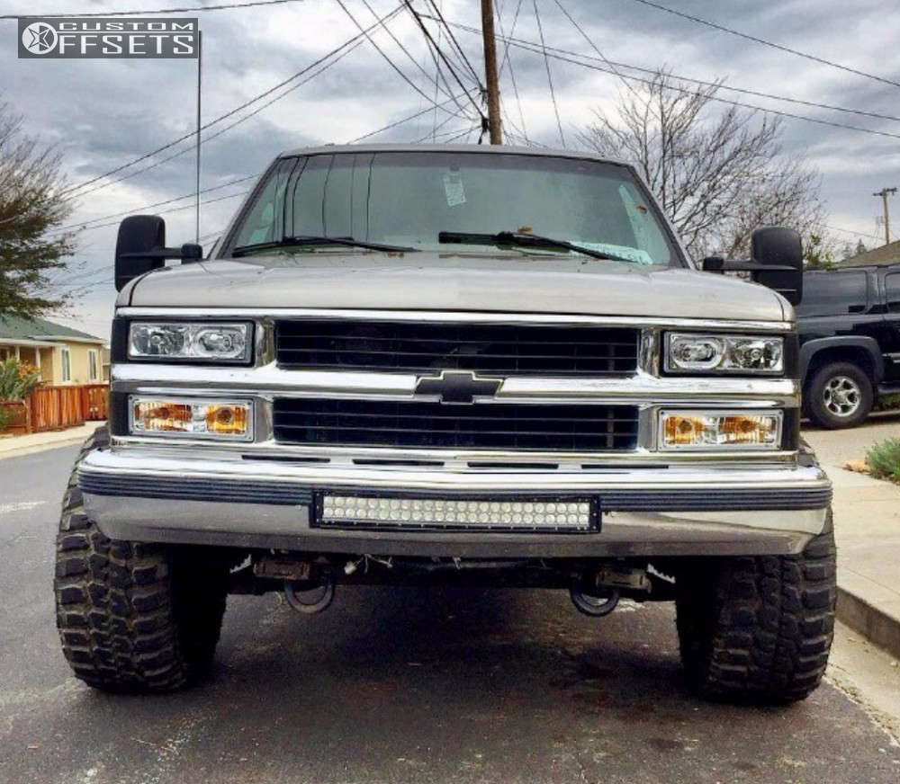 1999 Chevrolet Tahoe with 20x12 -44 TIS 535B and 33/12.5R20 Federal ...