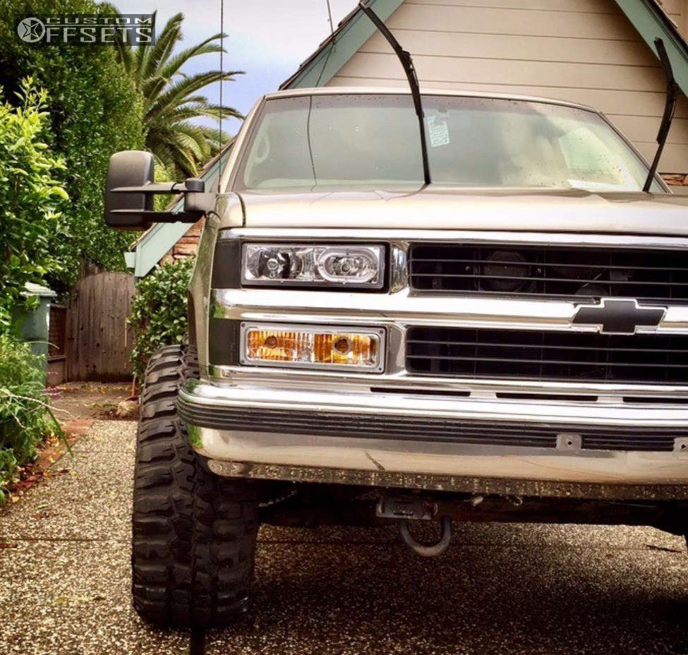 1999 Chevrolet Tahoe with 20x12 -44 TIS 535B and 33/12.5R20 Federal ...