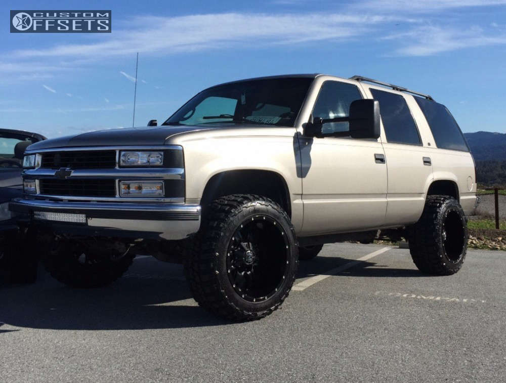 1999 Chevrolet Tahoe with 20x12 -44 TIS 535B and 33/12.5R20 Federal ...