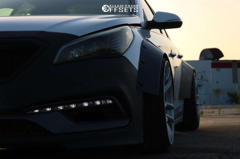 2017 Hyundai Sonata with 19x10.5 22 ESR Cs8 and 245/40R19 Nitto Motivo ...