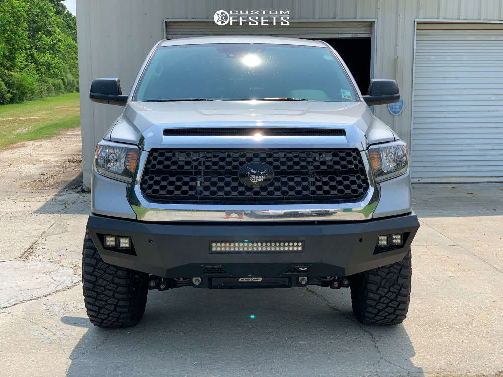2021 Toyota Tundra with 20x9 0 Fuel Maverick D538 and 35/12.5R20 ...