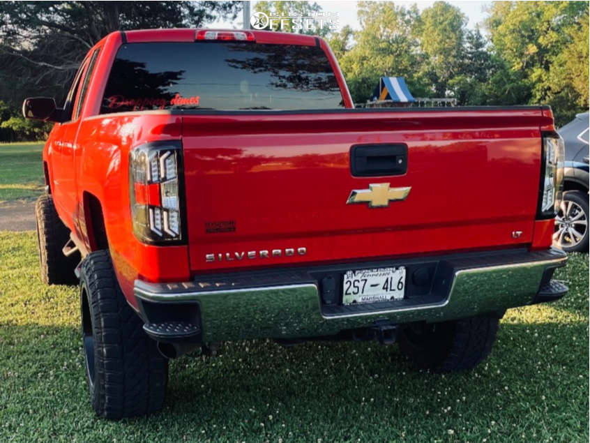 2015 Chevrolet Silverado 1500 with 20x12 -44 Fuel D611 and 35/12.5R20 ...