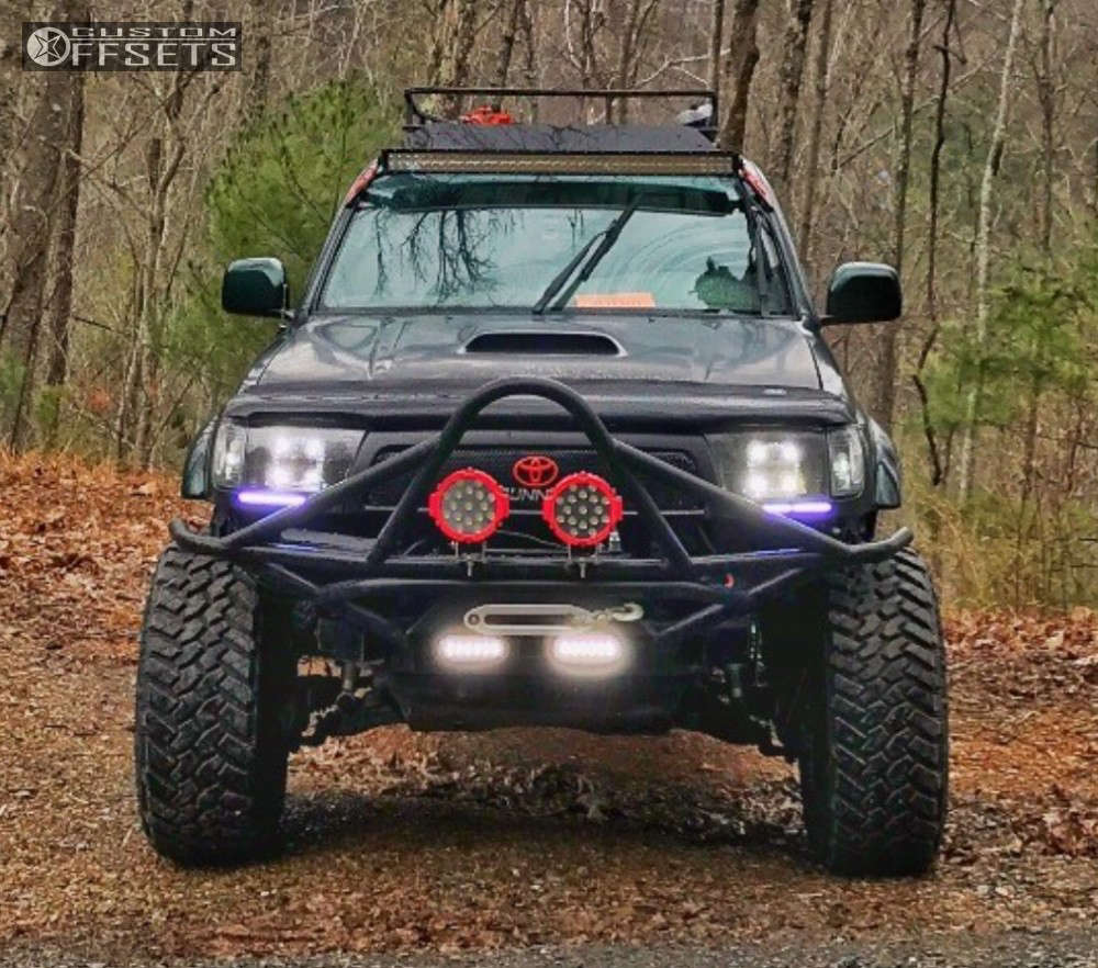 2000 Toyota 4Runner with 18x12 -44 Fuel Maverick and 285/65R18 Nitto ...