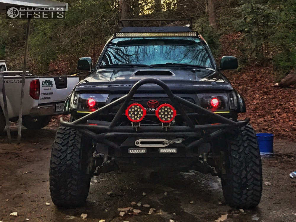 2000 Toyota 4Runner with 18x12 -44 Fuel Maverick and 285/65R18 Nitto ...