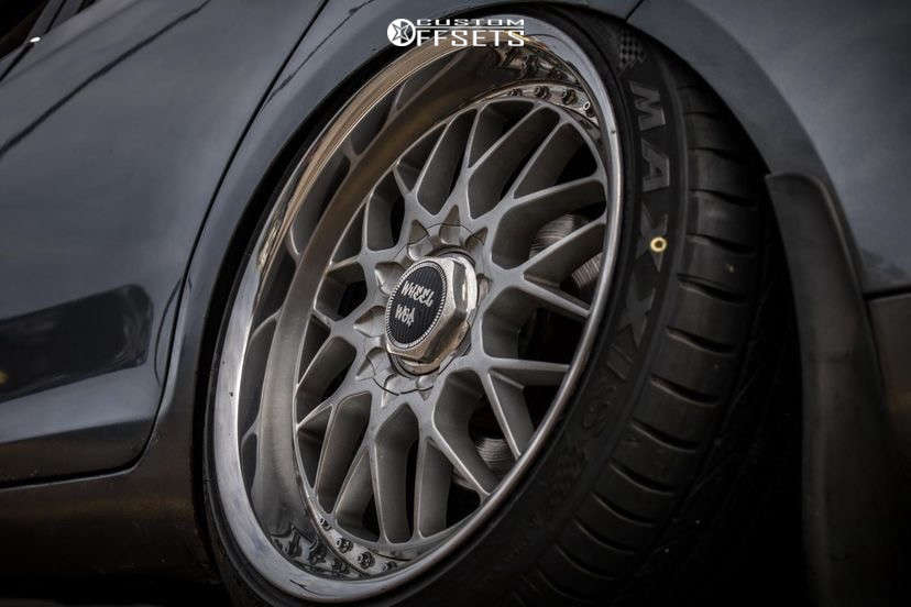 2006 Volkswagen Jetta with 18x8 35 Rays Engineering Lmgt2 and 215/40R18 ...