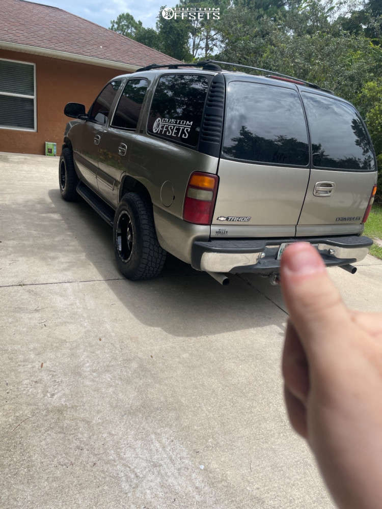 2000 Chevrolet Tahoe with 17x10 24 Moto Metal Mo962 and 31/10.5R17 ...