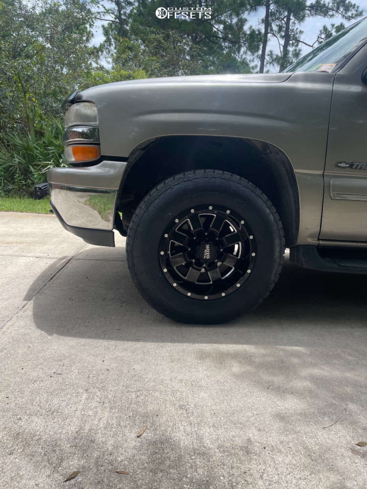 2000 Chevrolet Tahoe with 17x10 24 Moto Metal Mo962 and 31/10.5R17 ...