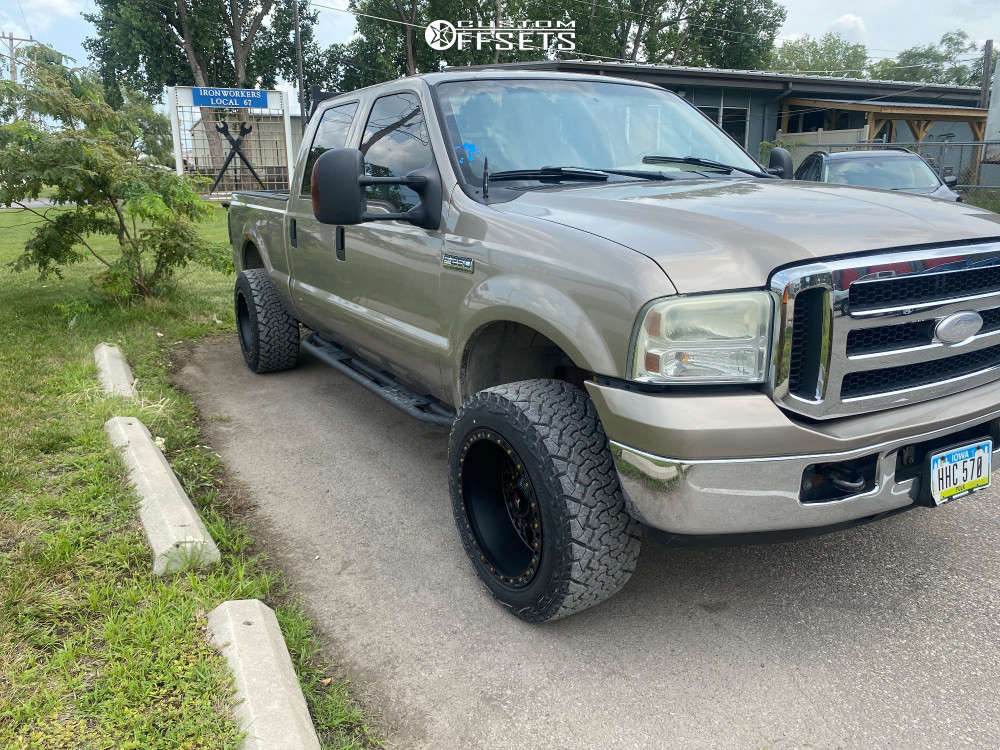 2007 Ford F-250 Super Duty with 20x12 -50 Ballistic Tomahawk and 33/12 ...