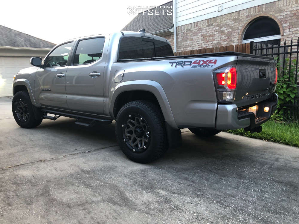 2021 Toyota Tacoma with 18x9 12 Vision Se7en and 255/70R18 Bridgestone ...