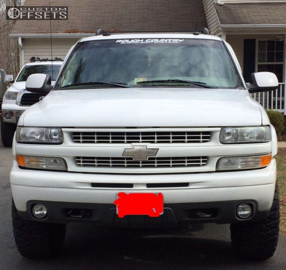 2003 Chevrolet Tahoe with 20x9 0 Helo He900 and 33/12.5R20 Continental ...