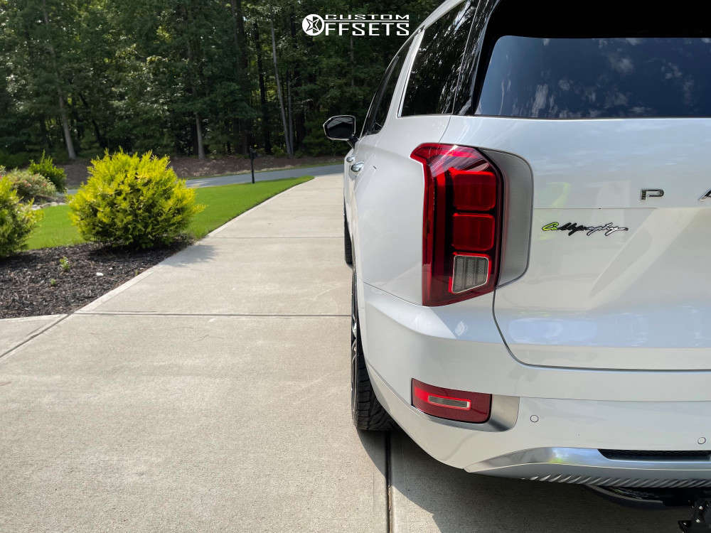 2021 Hyundai Palisade with 22x9 38 Milanni Clutch and 265/35R22 Toyo ...