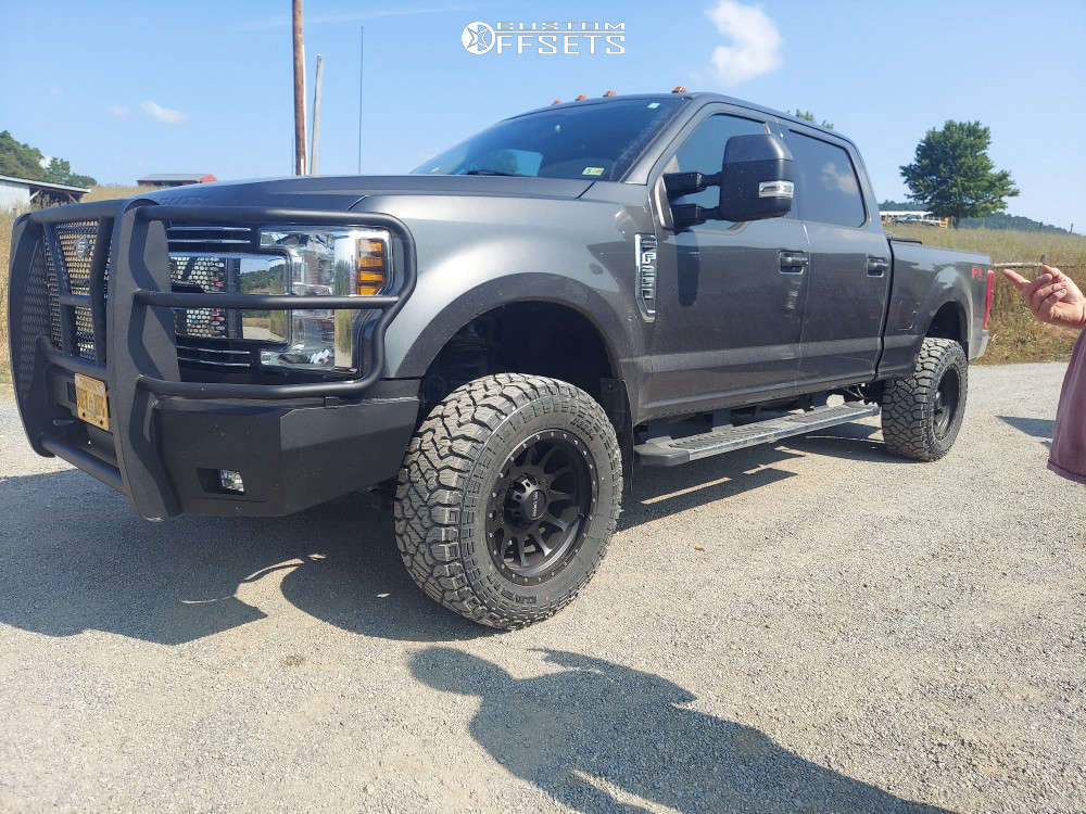 2018 Ford F-250 Super Duty with 20x10 -24 Method Mr605 and 33/12.5R20 ...