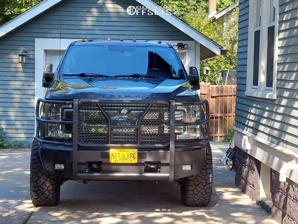 2018 Ford F-250 Super Duty with 20x10 -24 Method Mr605 and 33/12.5R20 ...