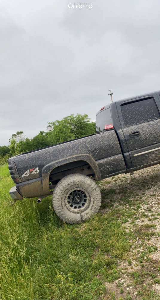 2004 Chevrolet Silverado 2500 with 16x8.5 -37 Method Mr105 and 37/12 ...