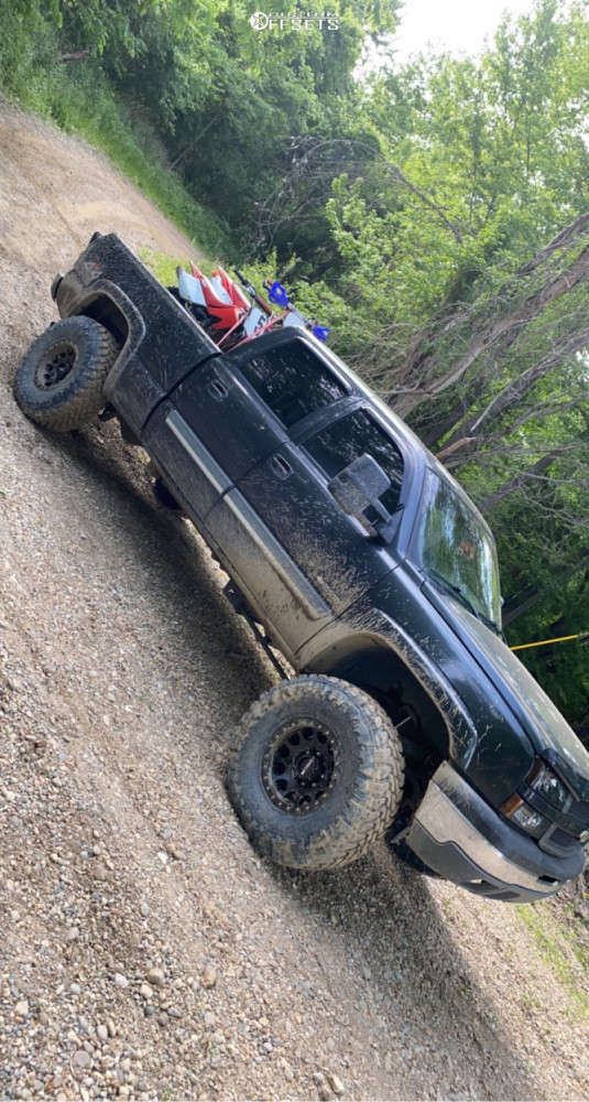 2004 Chevrolet Silverado 2500 with 16x8.5 -37 Method Mr105 and 37/12 ...