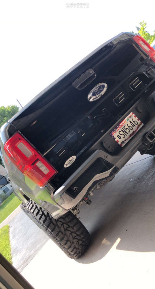 2020 Ford Ranger with 20x12 -44 TIS Forged 544bm and 33/11.5R20 ...