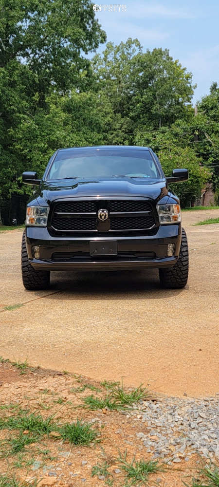 2013 Ram 1500 with 22x10 -19 Vision Razor and 33/12.5R22 Landspider ...