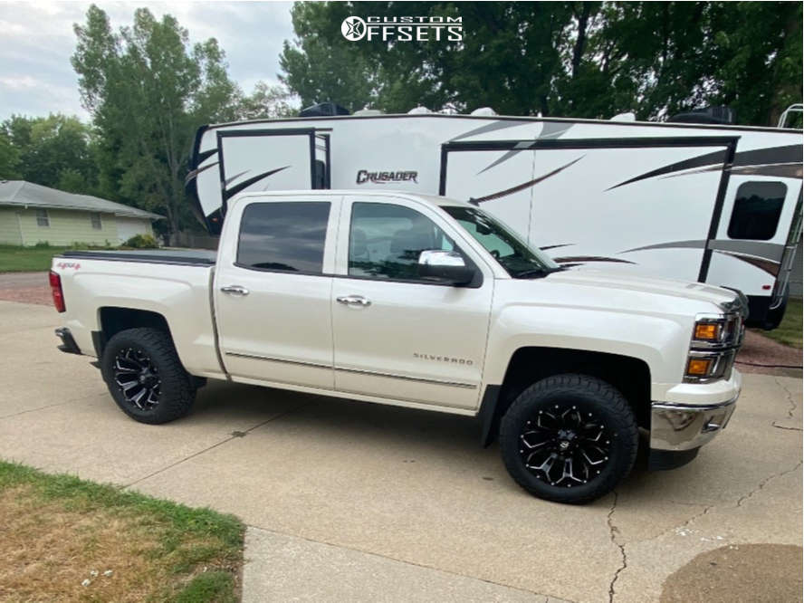 2014 Chevrolet Silverado 1500 with 20x10 -18 Fuel Assault and 33/10 ...
