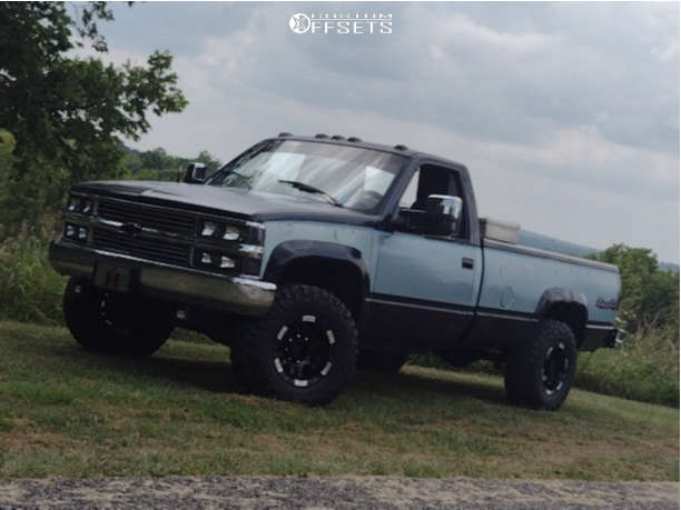 1989 Chevrolet K2500 with 16x10 16 Moto Metal MO951 and 285/75R16 Nitto ...