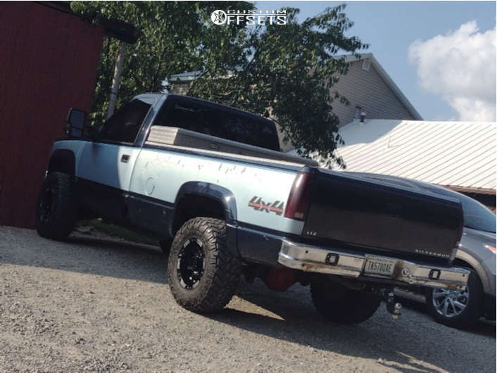 1989 Chevrolet K2500 with 16x10 16 Moto Metal MO951 and 285/75R16 Nitto ...