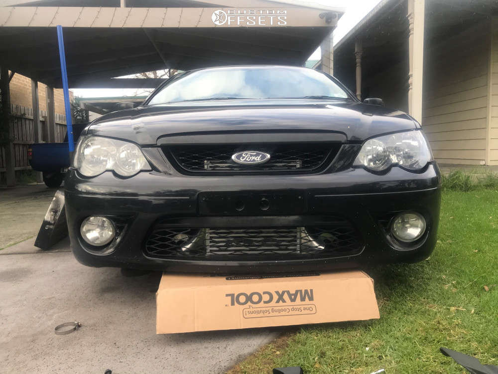 2005 Ford Falcon XR6 with 19x9.5 25 D-Speed DS-02 and 225/35R19 Sailun ...