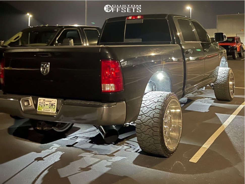 2017 Ram 2500 with 24x14 -76 Moto Metal Mo986 and 33/13.5R24 Venom ...