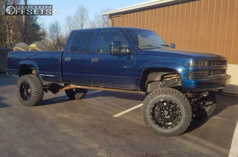 1998 Chevrolet K3500 with 20x12 -44 Moto Metal Mo962 and 37/13.5R20 ...
