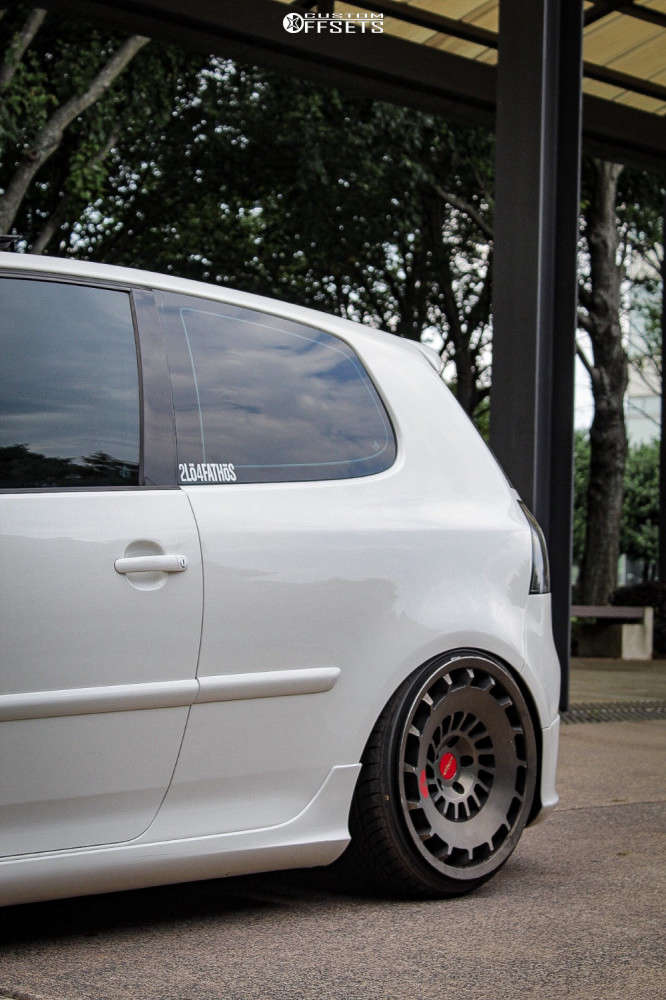 2008 Volkswagen R32 with 18x9.5 35 Rotiform Ccv and 215/35R18 Atlas ...