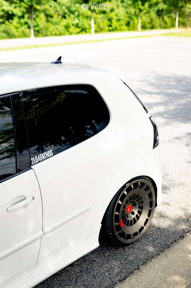 2008 Volkswagen R32 with 18x9.5 35 Rotiform Ccv and 215/35R18 Atlas ...