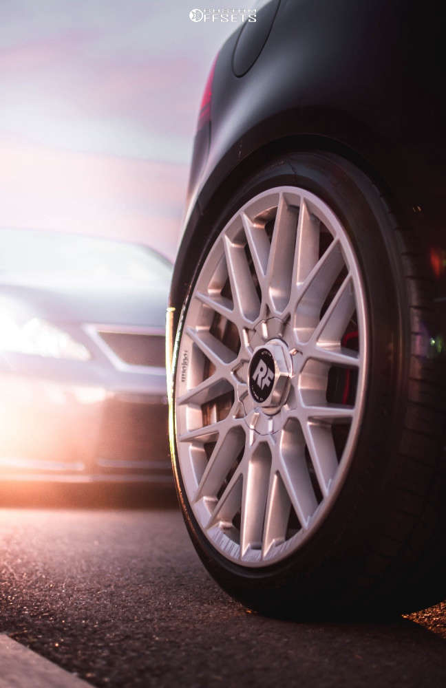 2006 Volkswagen GTI with 18x8.5 45 Rotiform Rse and 225/40R18 Michelin ...
