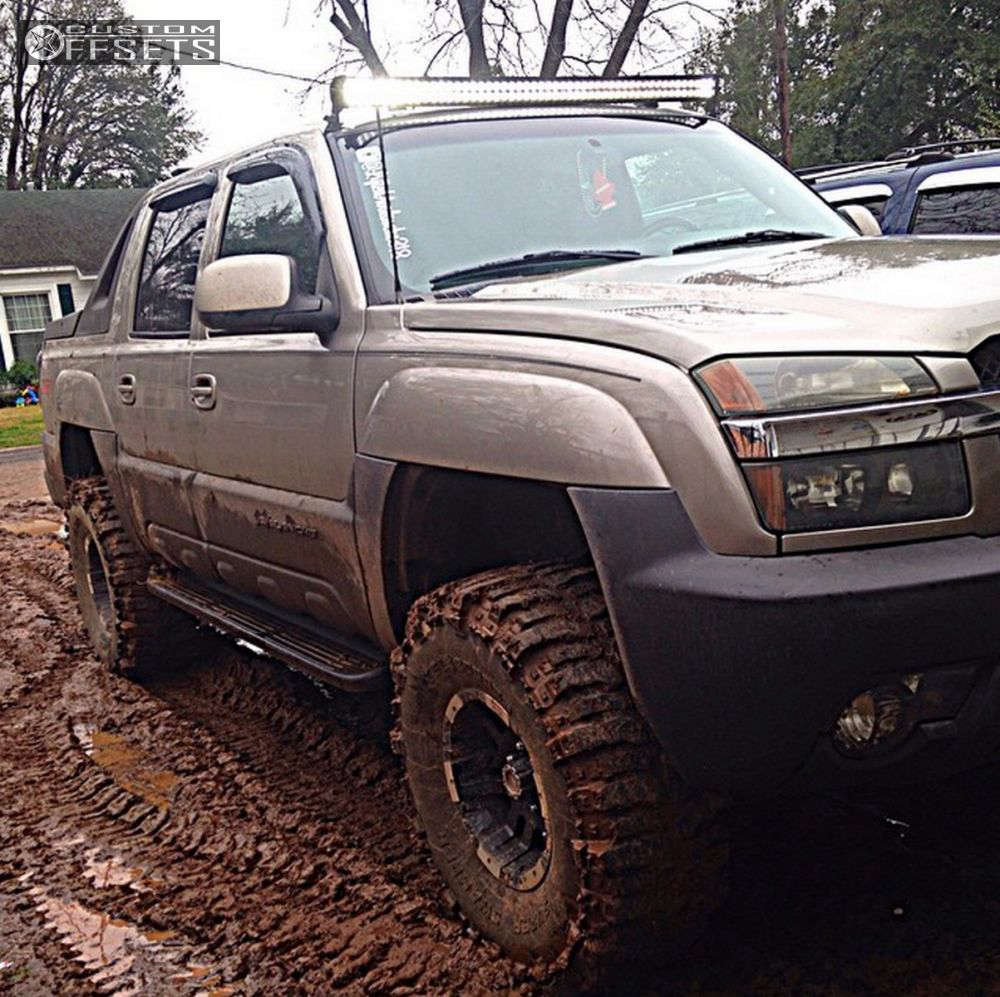2003 Chevrolet Avalanche with 16x8 0 Moto Metal MO951 and 37/12.5R16 ...