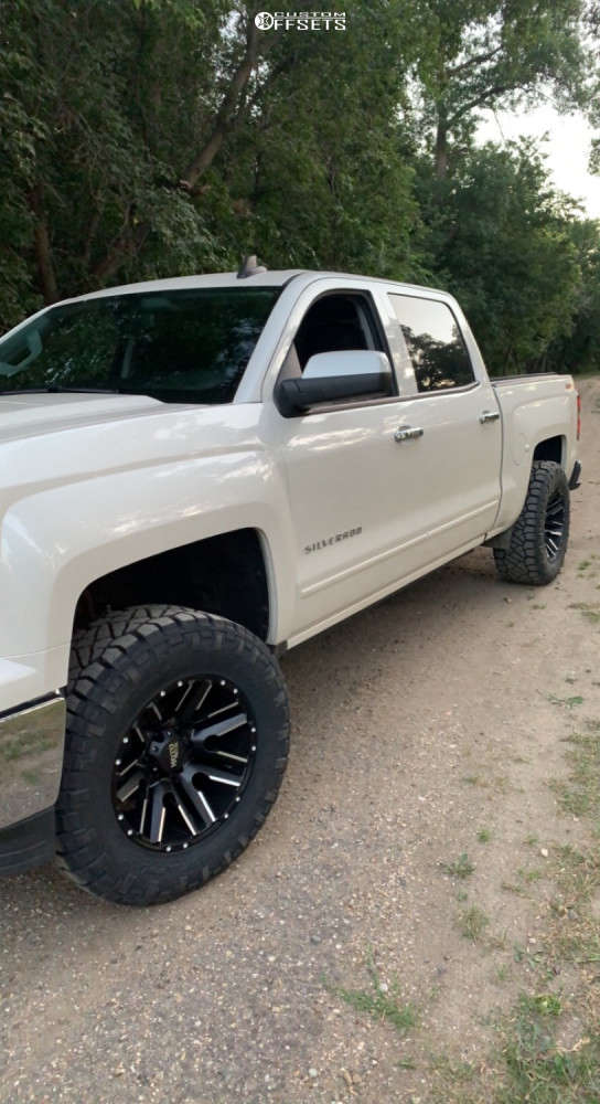 2015 Chevrolet Silverado 1500 with 18x10 -24 Moto Metal Mo978 and 33/12 ...