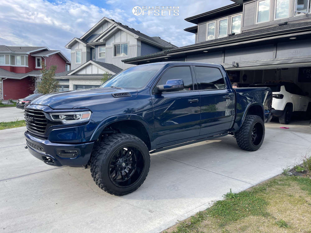 2020 Ram 1500 with 22x12 -44 Fuel Sledge and 35/12.5R22 Versatyre Mud ...