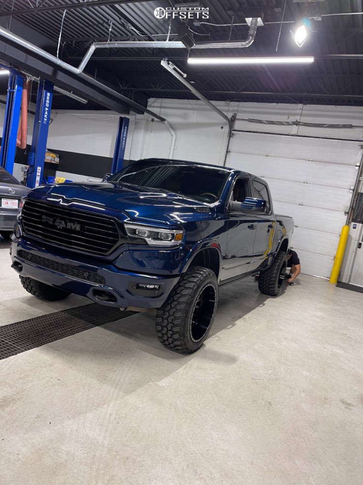 2020 Ram 1500 with 22x12 -44 Fuel Sledge and 35/12.5R22 Versatyre Mud ...