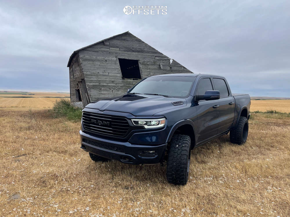 2020 Ram 1500 with 22x12 -44 Fuel Sledge and 35/12.5R22 Versatyre Mud ...